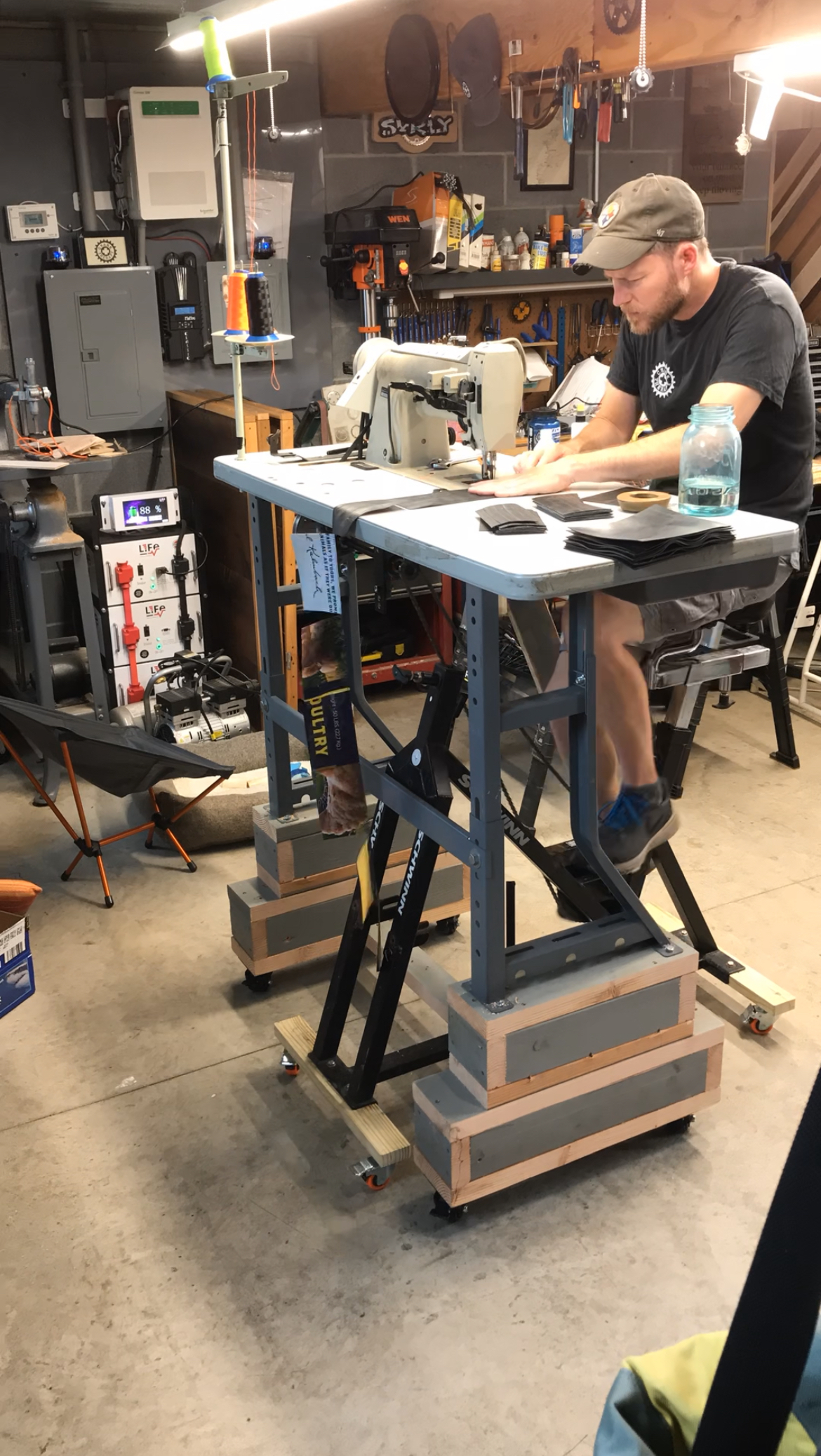 Crank Therapy – Upcycled inner tube wallets, belts, and bags.